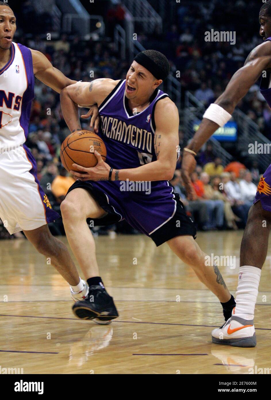 Mike bibby kings reacts hi-res stock photography and images - Alamy
