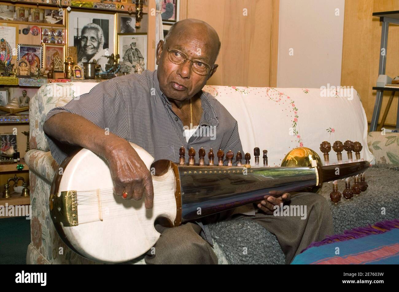 Indian instrument hi-res stock photography and images - Alamy