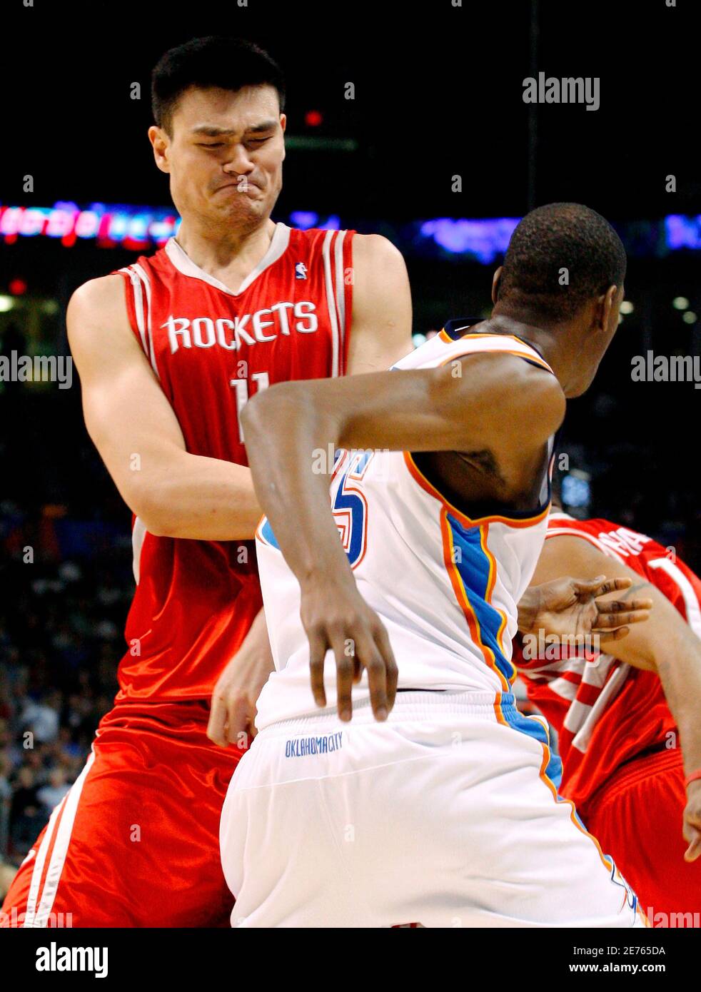 Houston rockets yao ming teammate hi-res stock photography and images ...