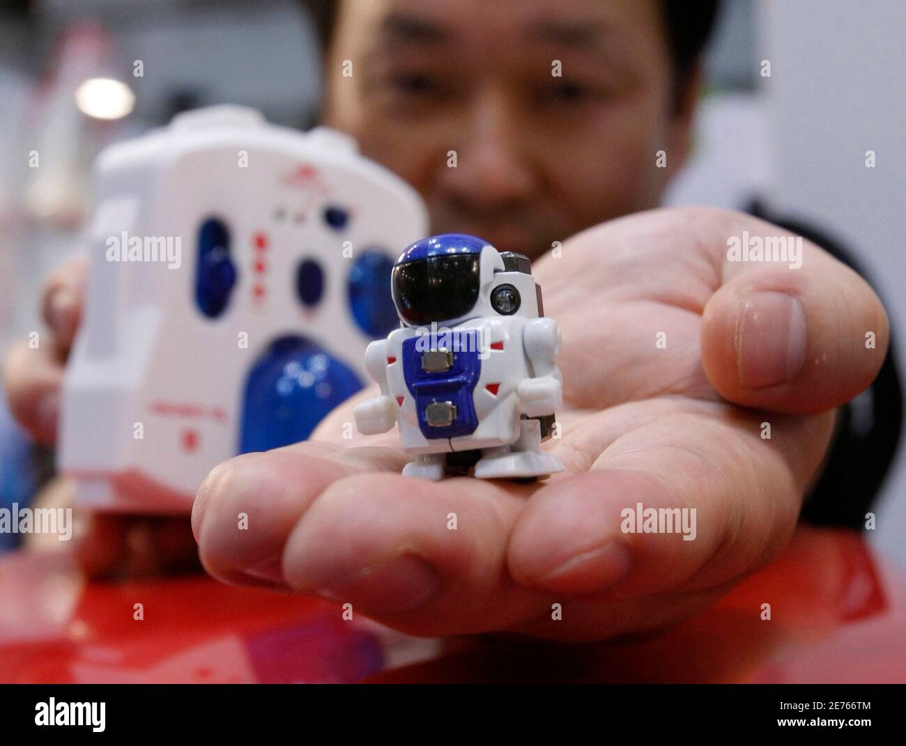 Smallest robot hi-res stock photography and images - Alamy