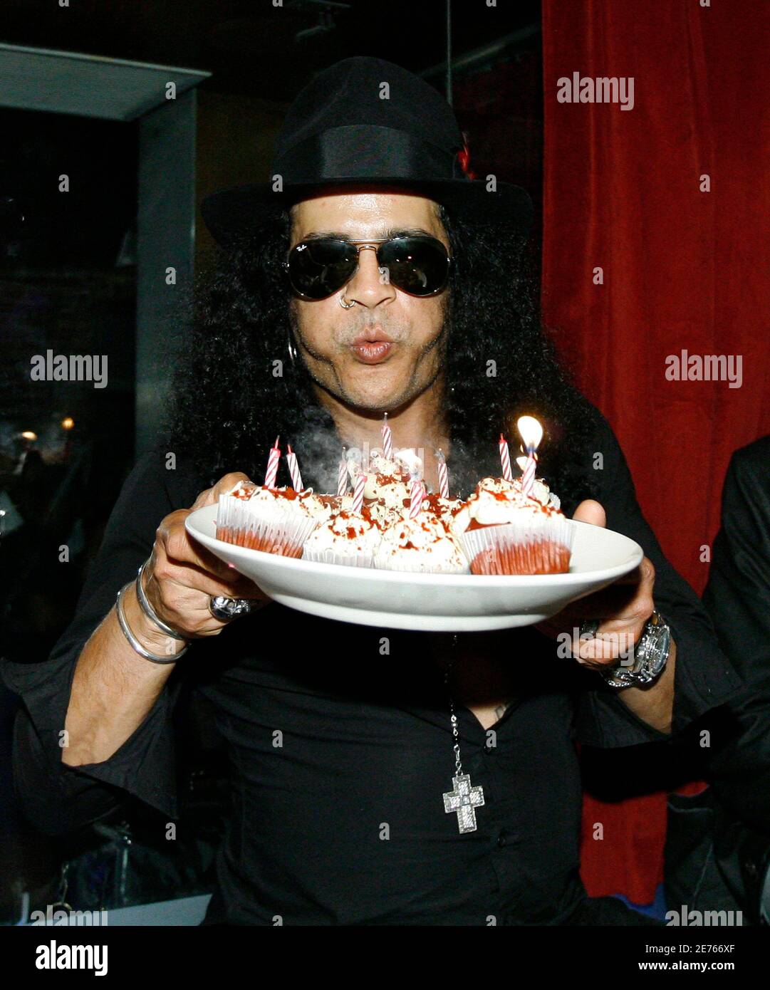 Former lead guitarist in guns n roses hi-res stock photography and ...