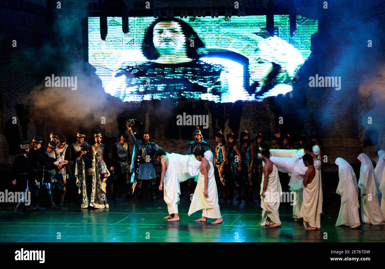 The syrian dance group hi-res stock photography and images - Alamy