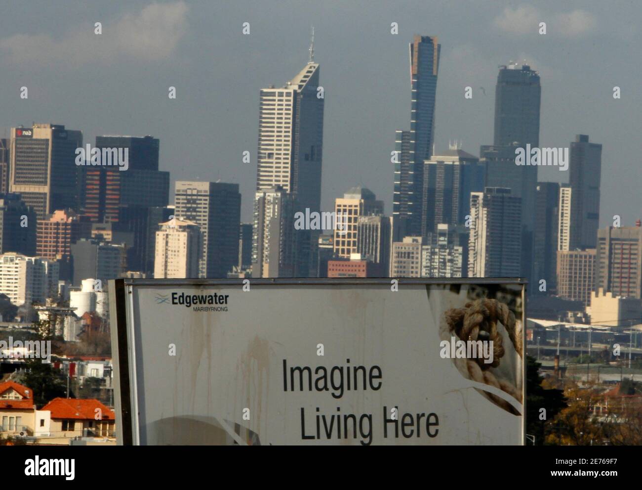 New housing development advertising sign hi-res stock photography and ...