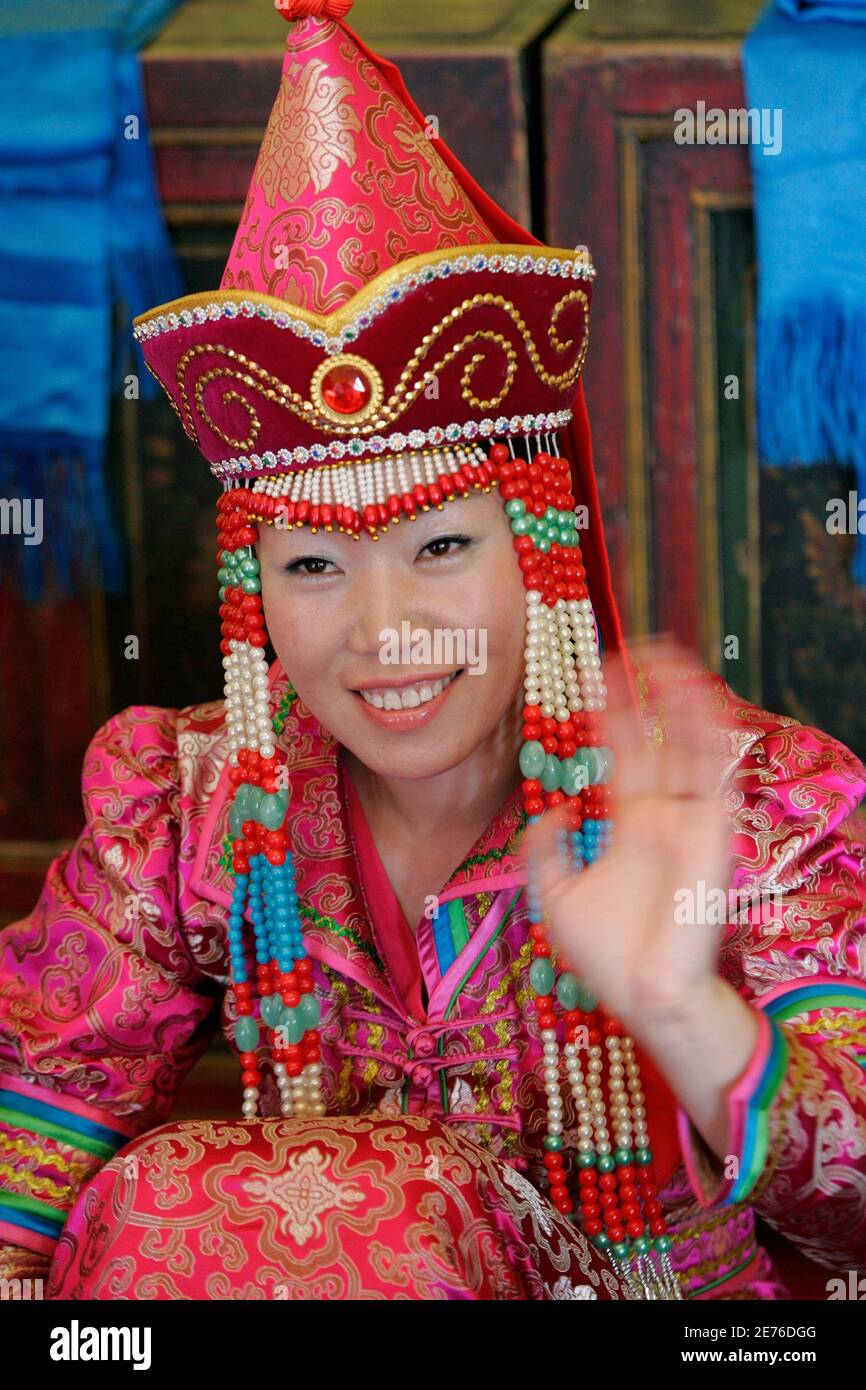 World's tallest man hi-res stock photography and images - Alamy