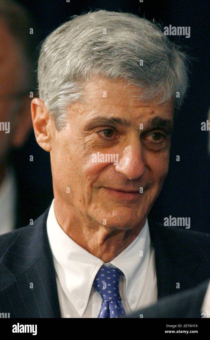 Secretary of treasury robert rubin hi-res stock photography and images ...