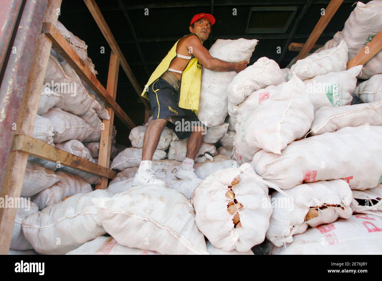 Transport potato hi-res stock photography and images - Alamy