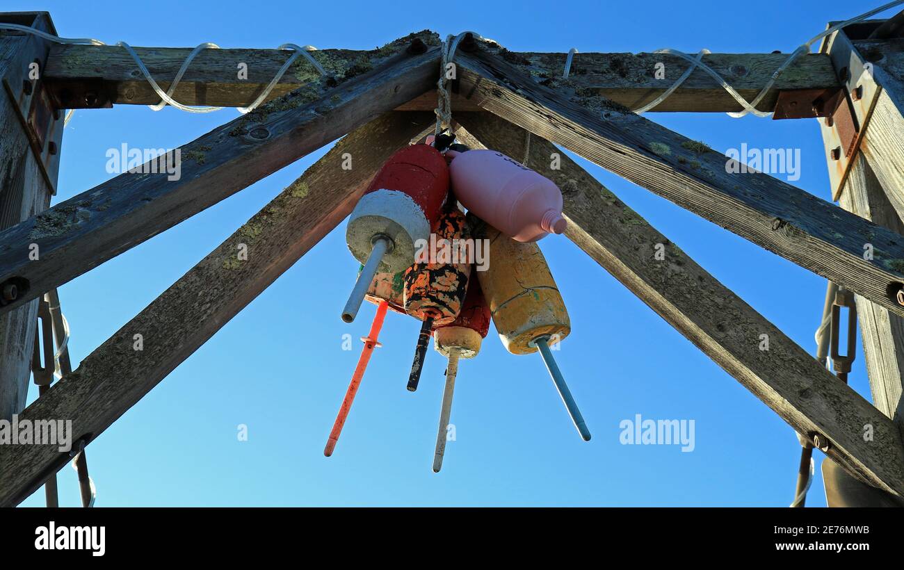 Hanging scaffolding hi-res stock photography and images - Alamy