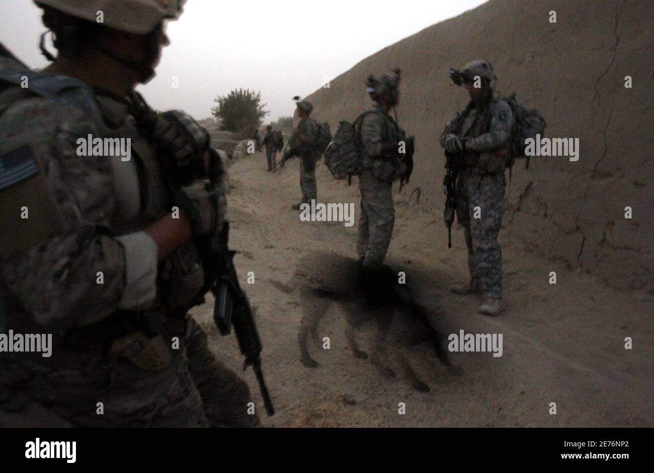 101st airborne division artillery hi-res stock photography and images ...