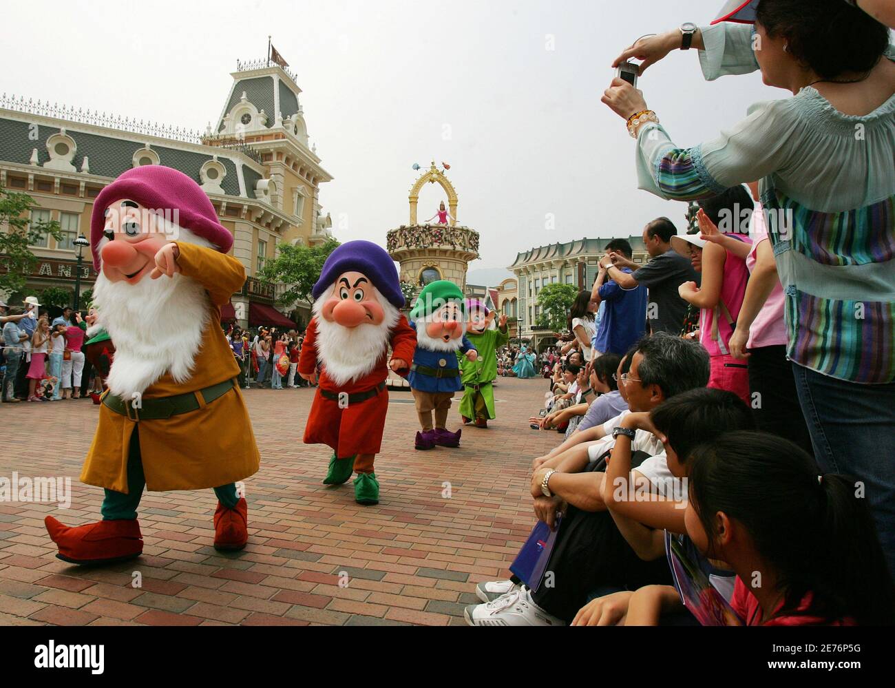 Disney dwarfs hi-res stock photography and images - Alamy