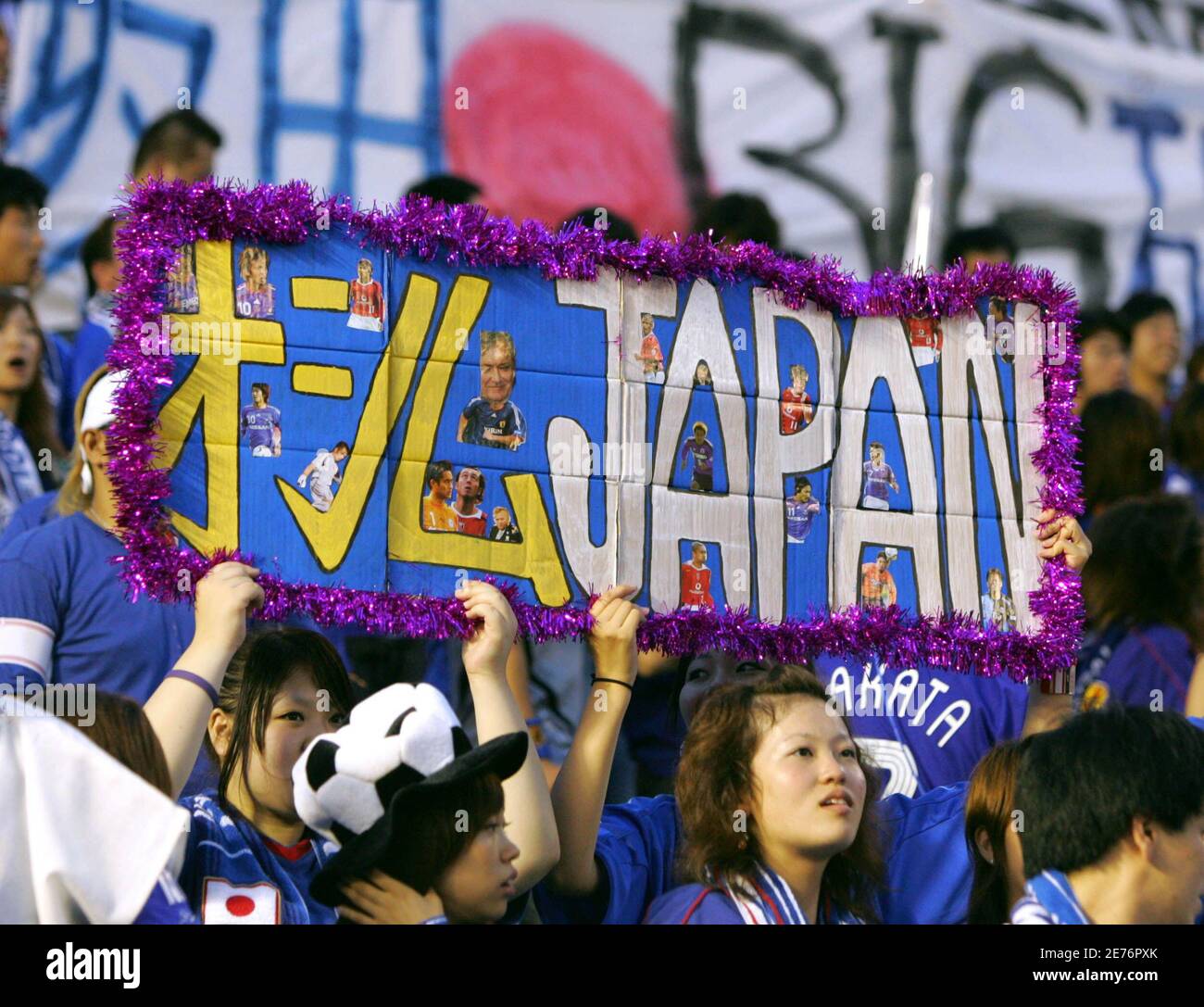 Japanese soccer fans cheer national hi-res stock photography and images ...