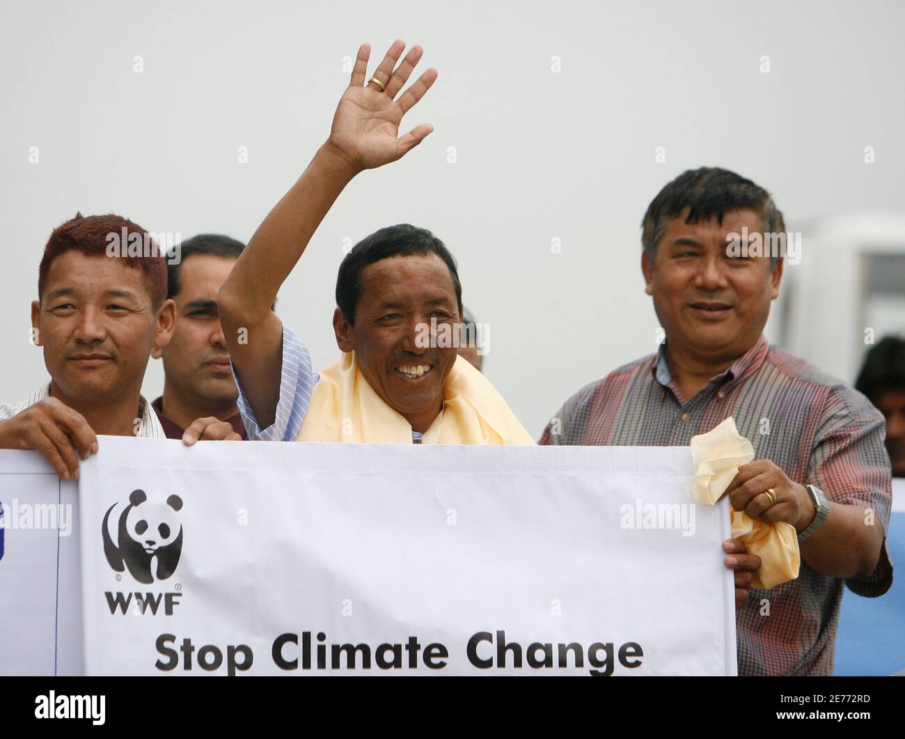 Apa sherpa everest hi-res stock photography and images - Alamy