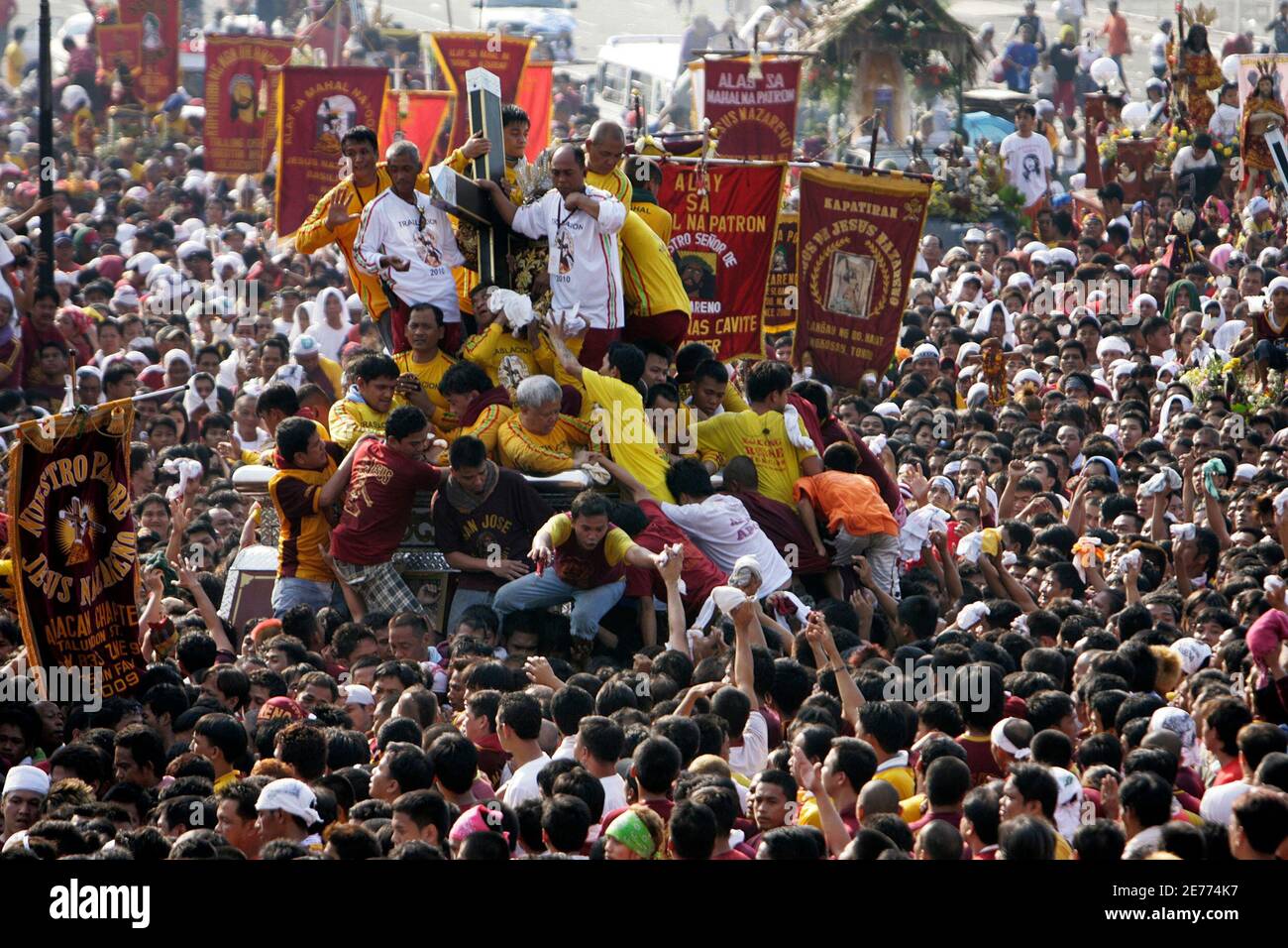 Philippines flag procession hi-res stock photography and images - Alamy