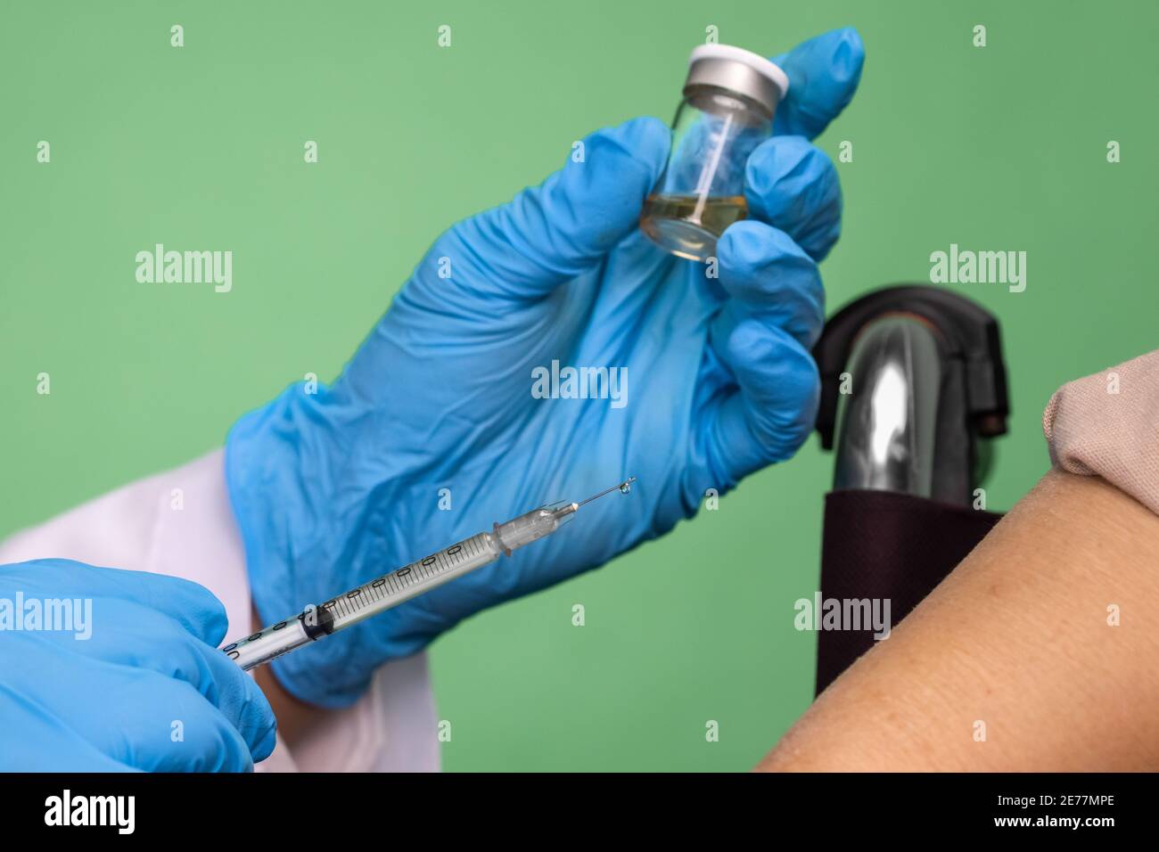 Chroma key, nurse doing vaccine injection to senior woman Stock Photo ...