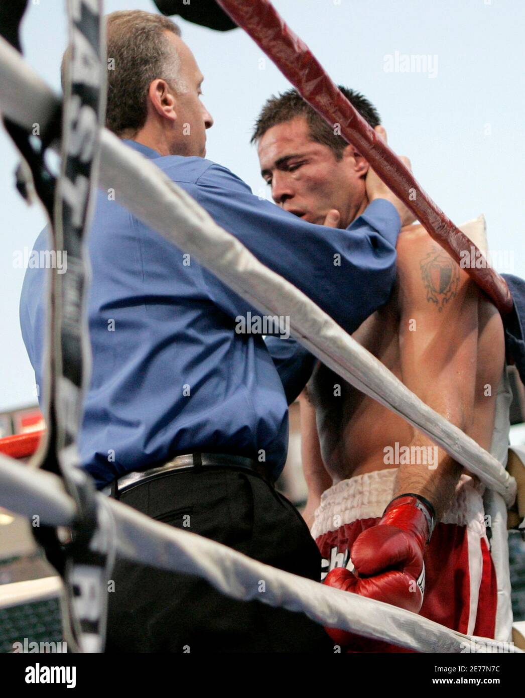 Paul williams referee hi-res stock photography and images - Alamy