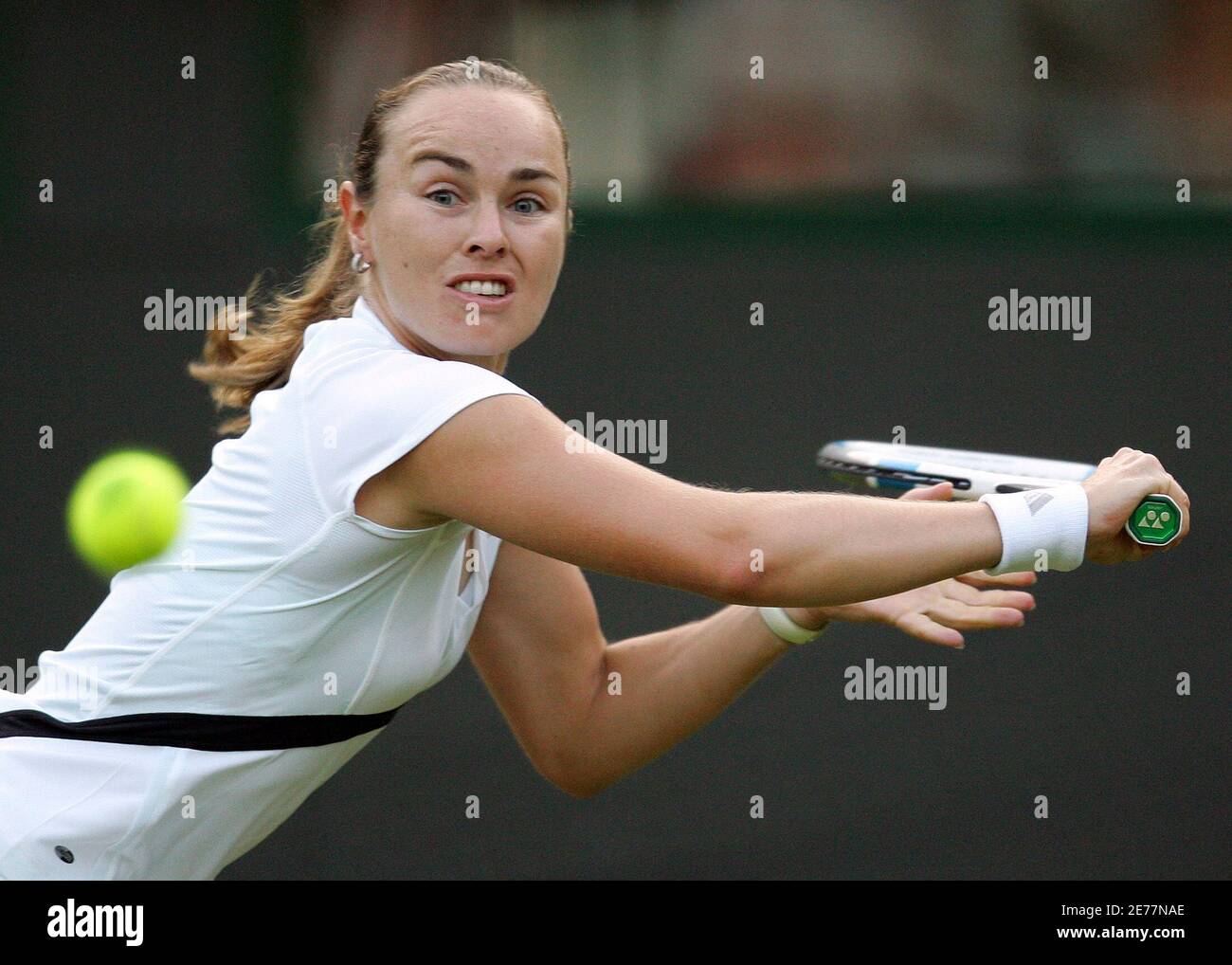 Tennis wimbledon championships martina hingis hi-res stock photography ...