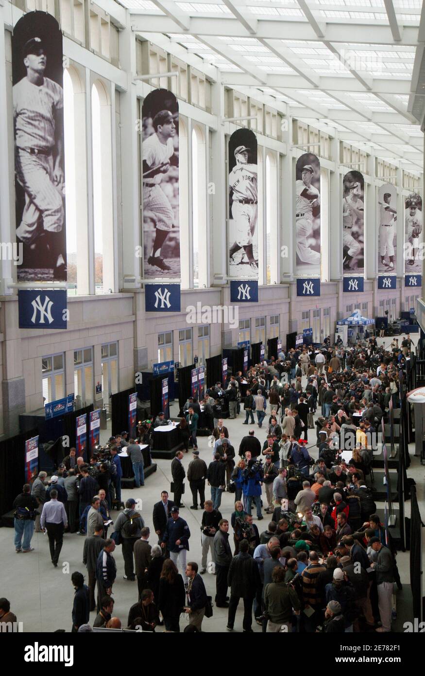Phillies world series crowd hi-res stock photography and images - Alamy