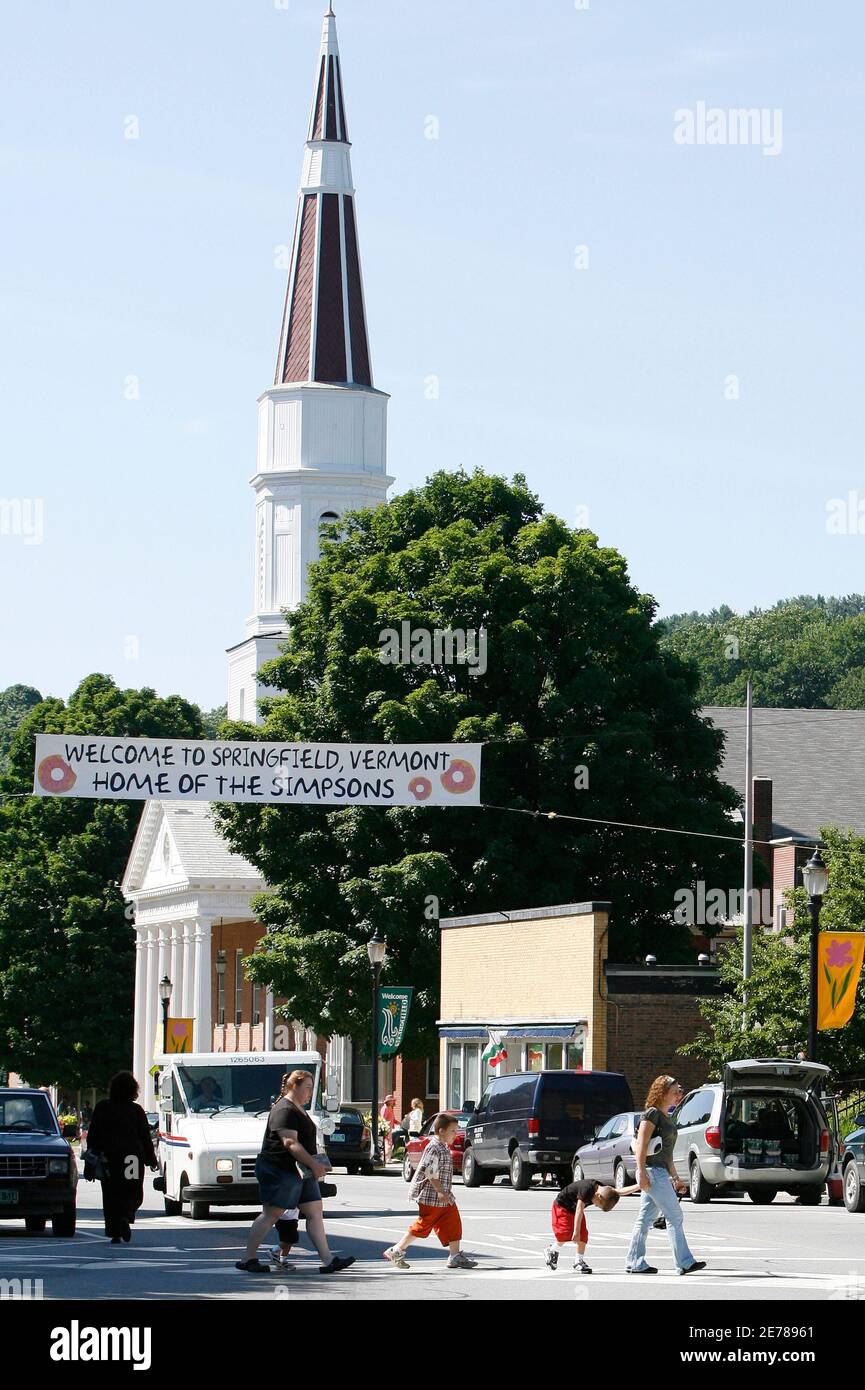 The simpsons movie release hi-res stock photography and images - Alamy