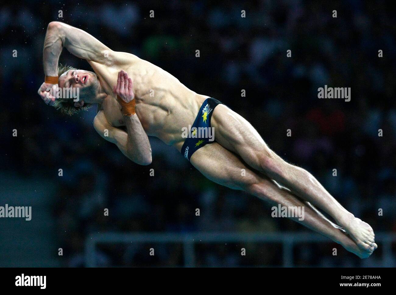 Mens 10m Platform Diving High Resolution Stock Photography and Images ...