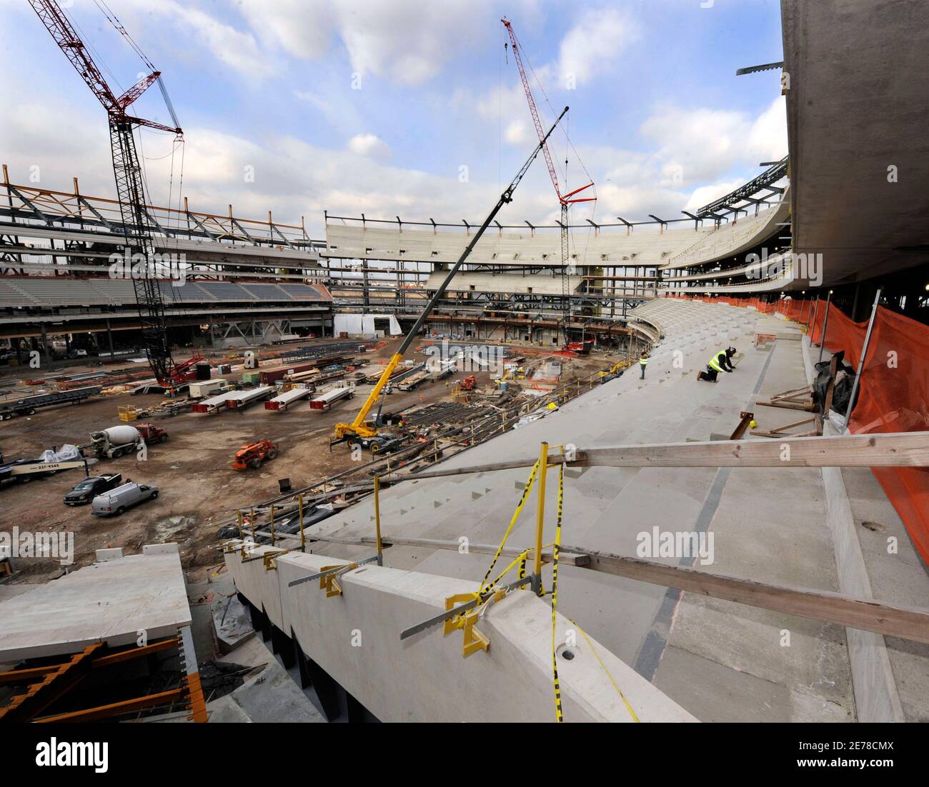 Two level stadium hi-res stock photography and images - Alamy