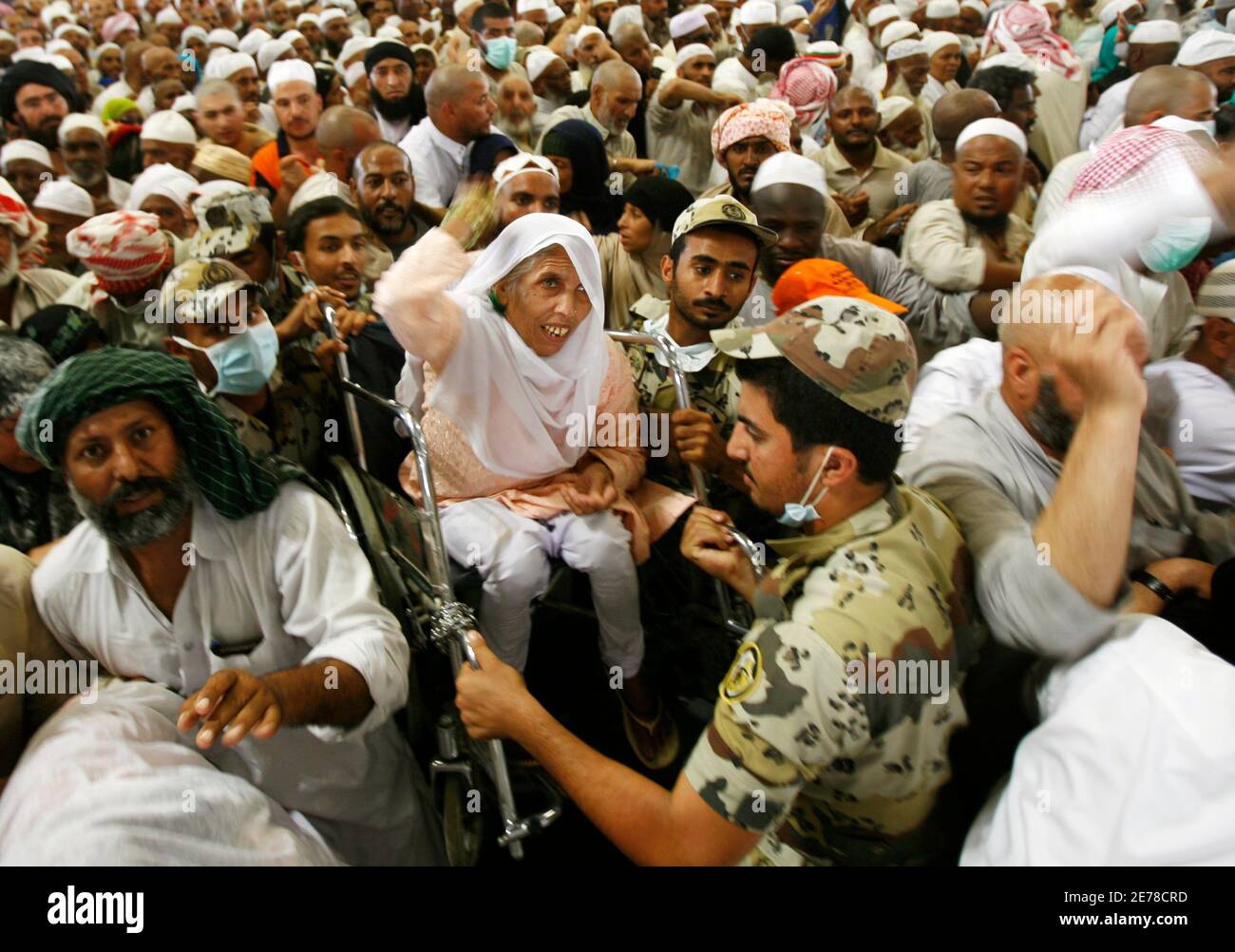 Saudi Arabia Mecca Hajj Woman High Resolution Stock Photography and ...