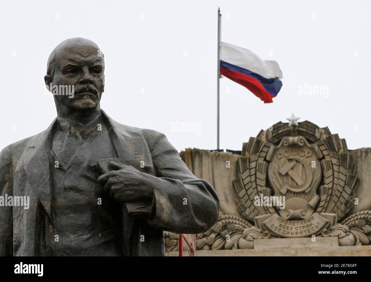 Vladimir lenin coffin hi-res stock photography and images - Alamy