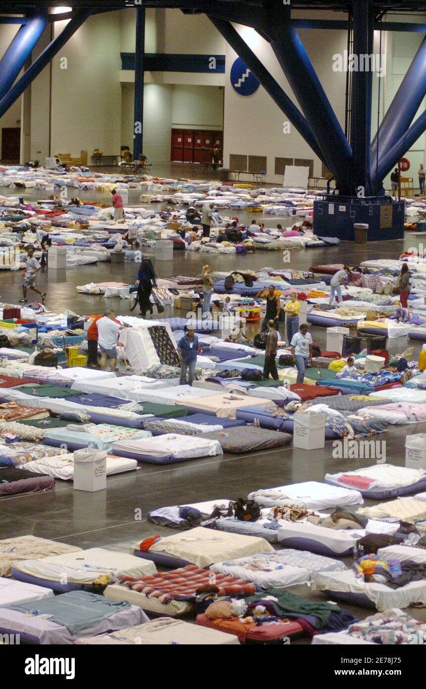 Scattered in beds hi-res stock photography and images - Alamy