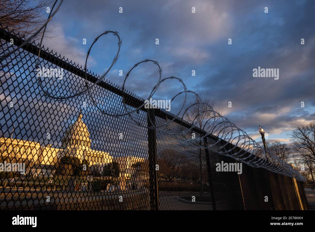 Scalable fencing hi-res stock photography and images - Alamy