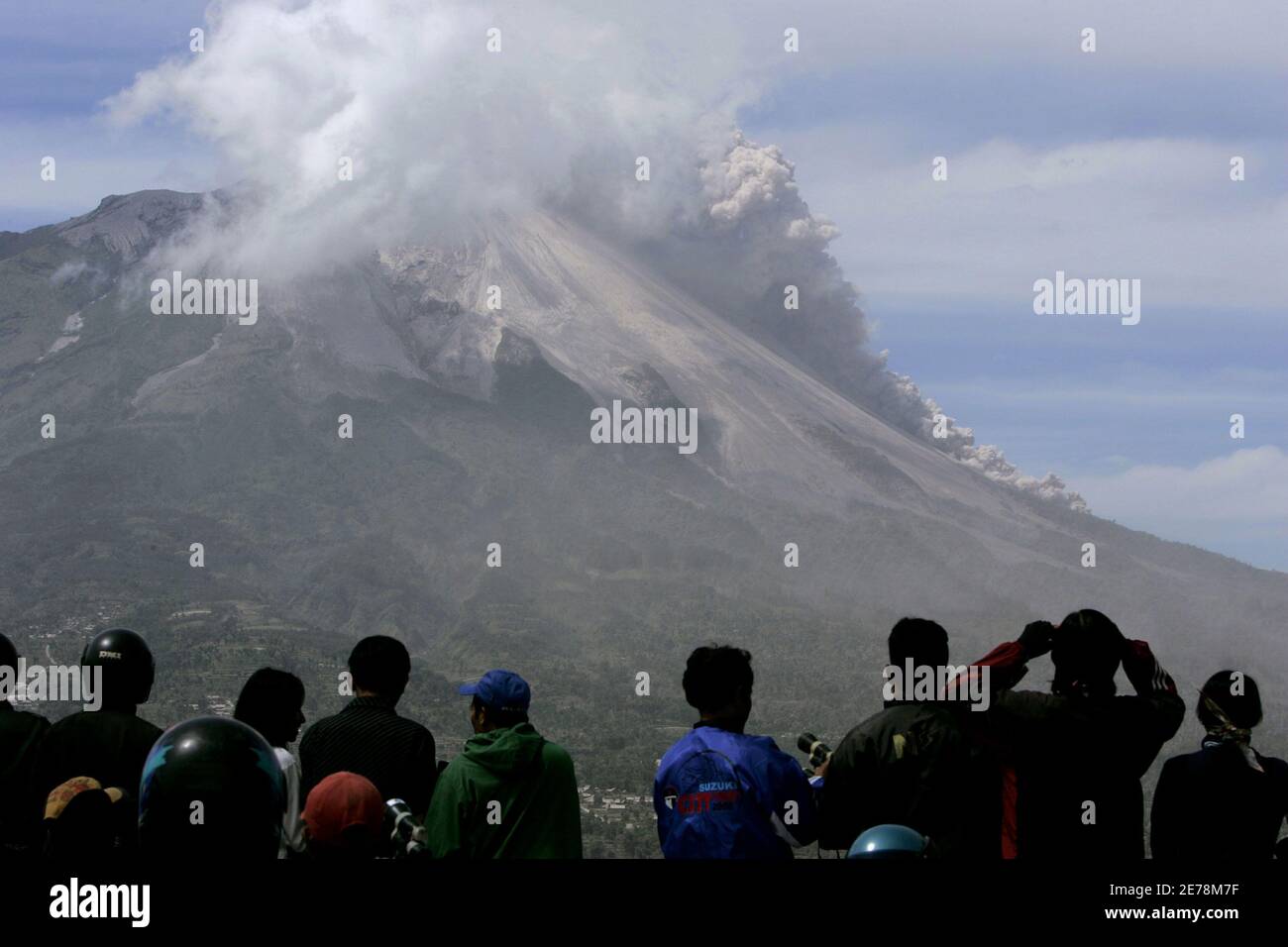 Ash cloud volcano mount merapi hi-res stock photography and images - Alamy