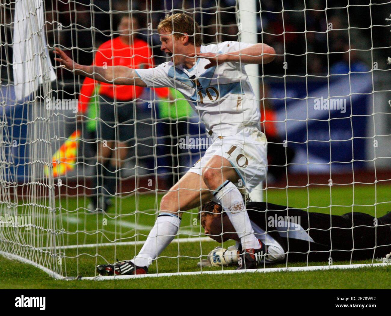 David robson goalkeeper hi-res stock photography and images - Alamy