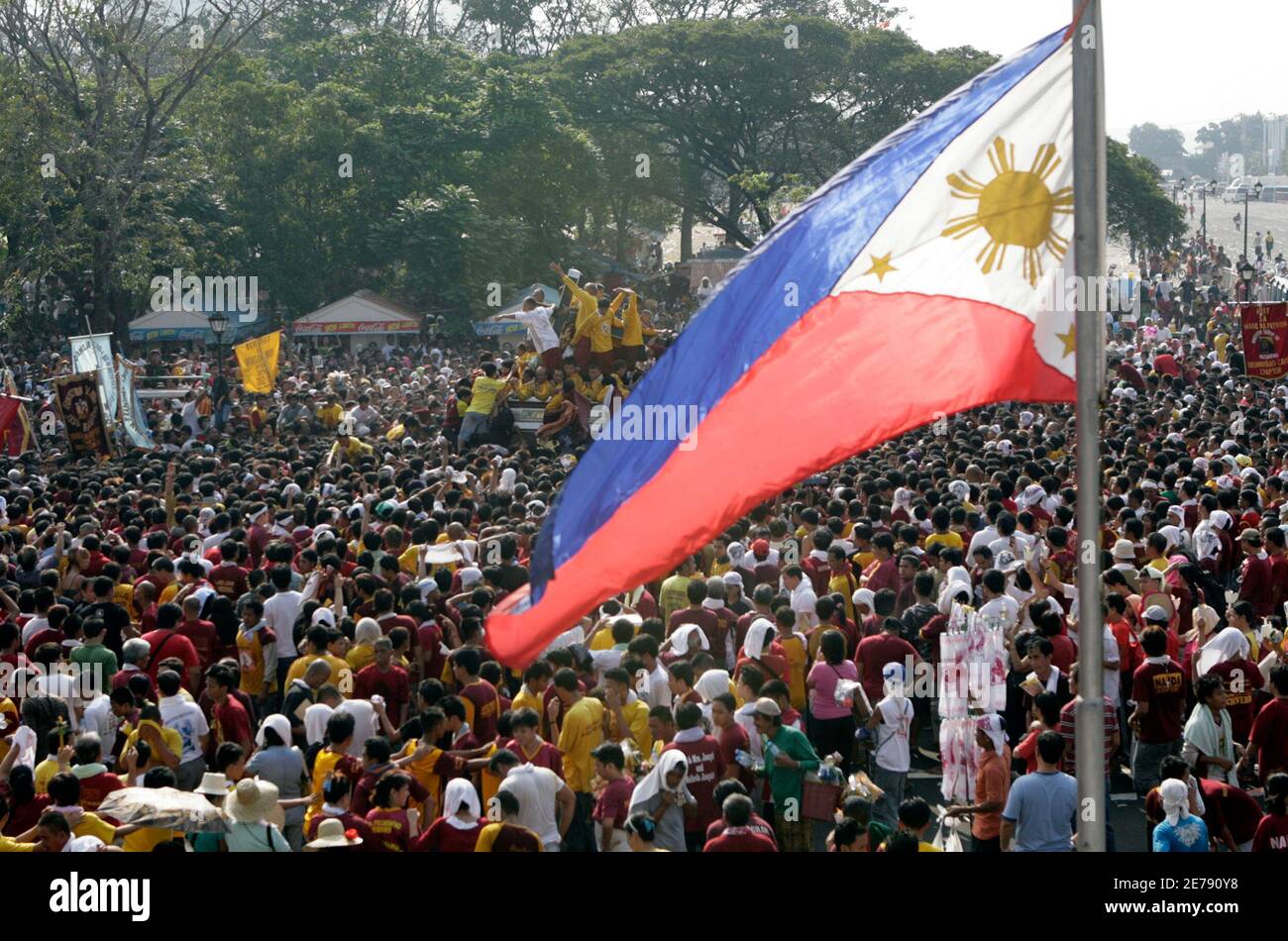 Philippines flag procession hi-res stock photography and images - Alamy