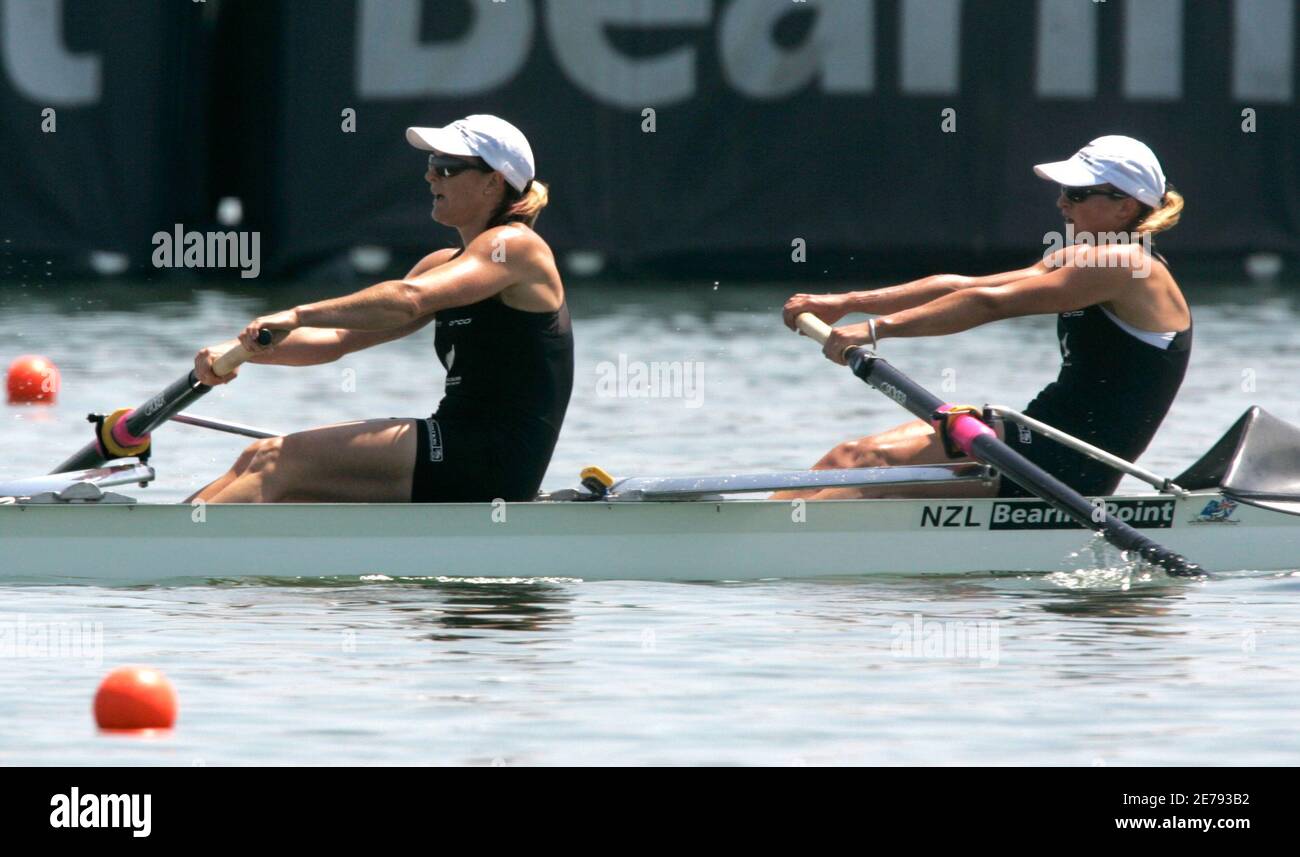 Womens pair heats hi-res stock photography and images - Alamy