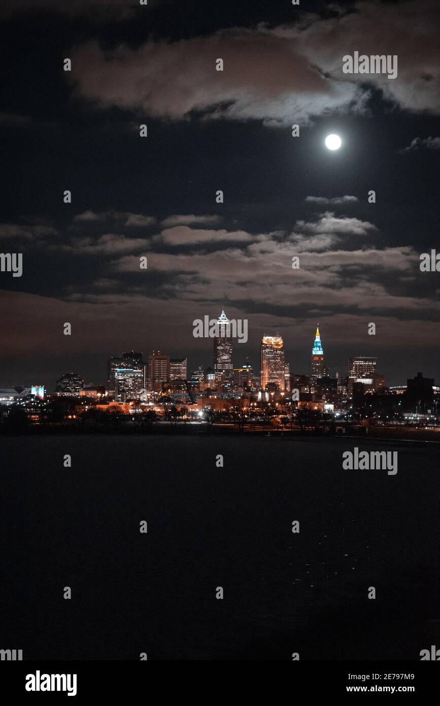 Cleveland Ohio Skyline at Night Stock Photo - Alamy
