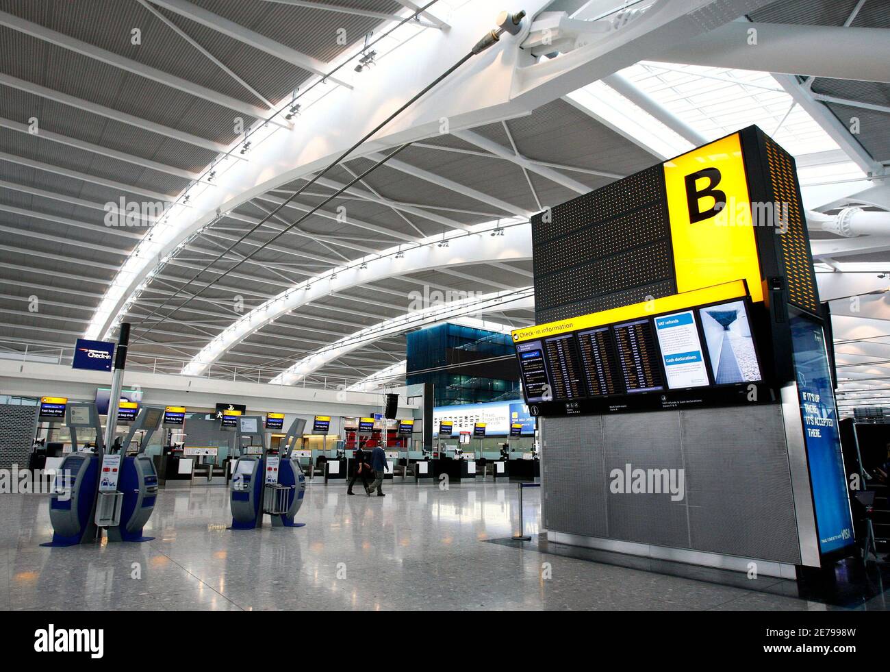 Check In Hall Terminal Heathrow Airport High Resolution Stock ...