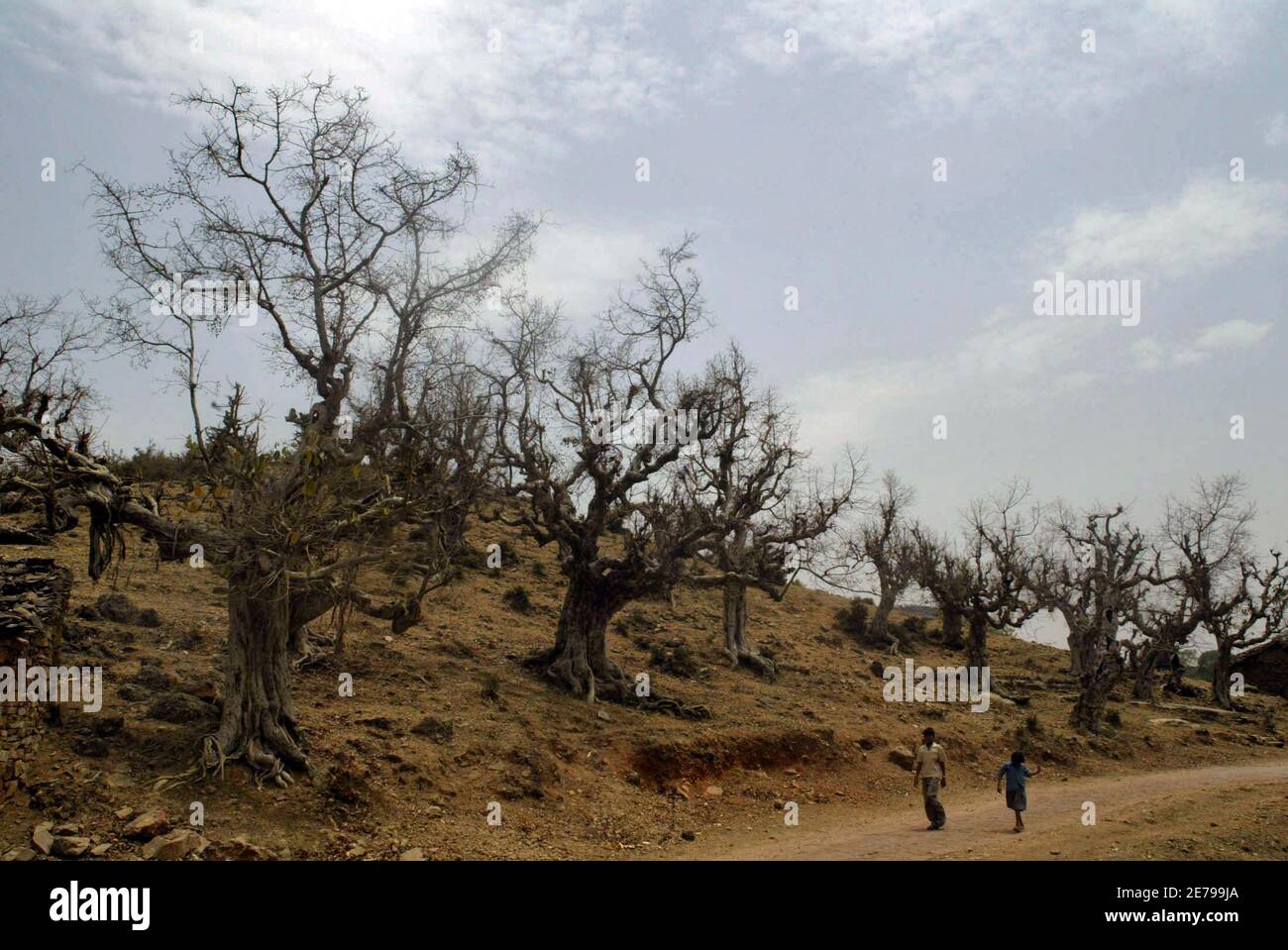 Dead indian child hi-res stock photography and images - Alamy