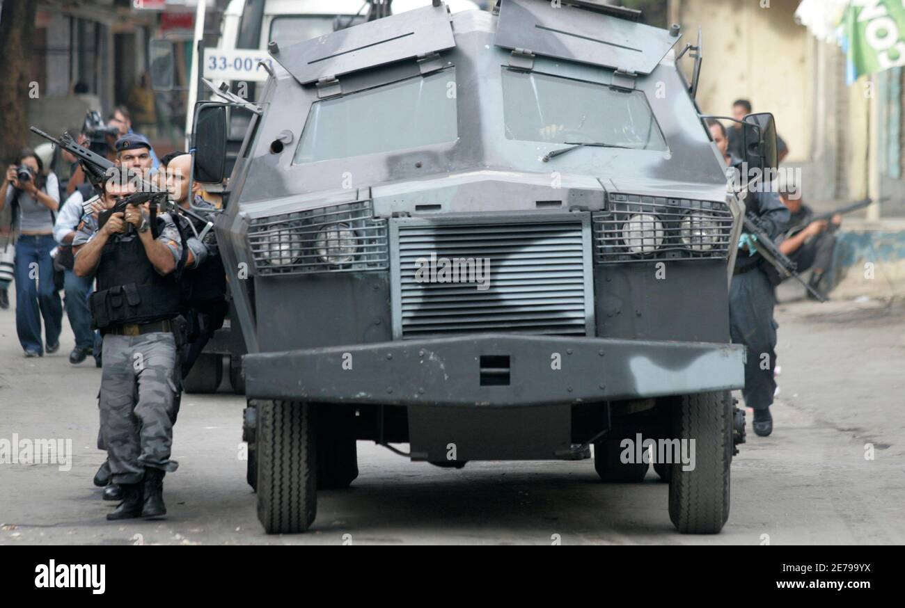 Favelas rio gangs hi-res stock photography and images - Alamy