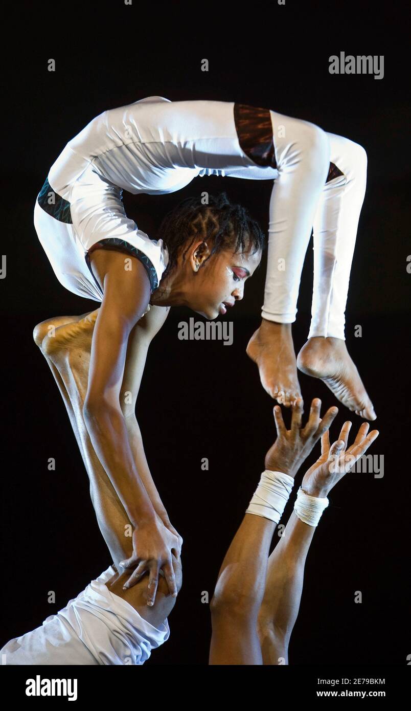 African circus hi-res stock photography and images - Alamy