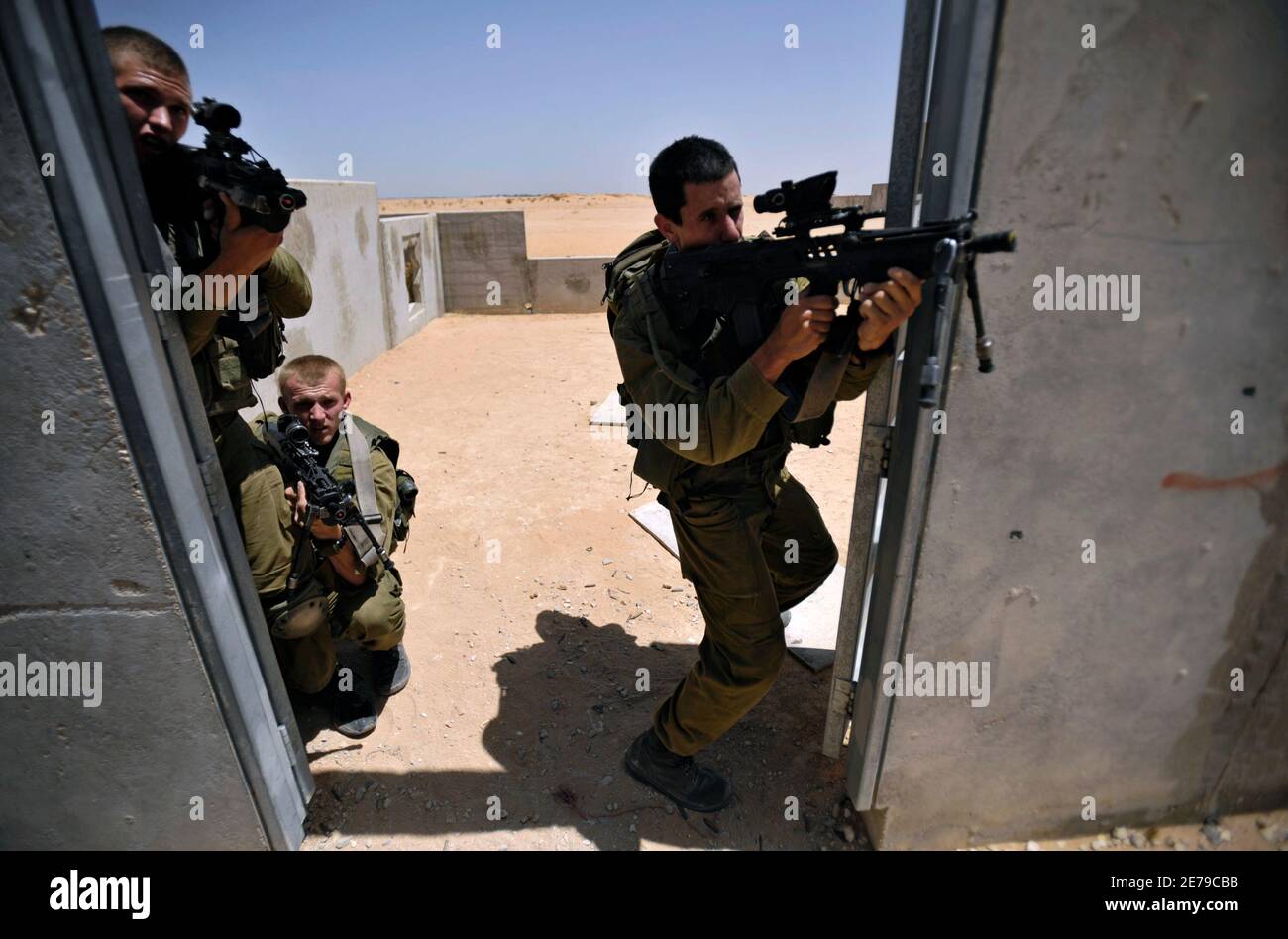 Soldiers negev hi-res stock photography and images - Alamy