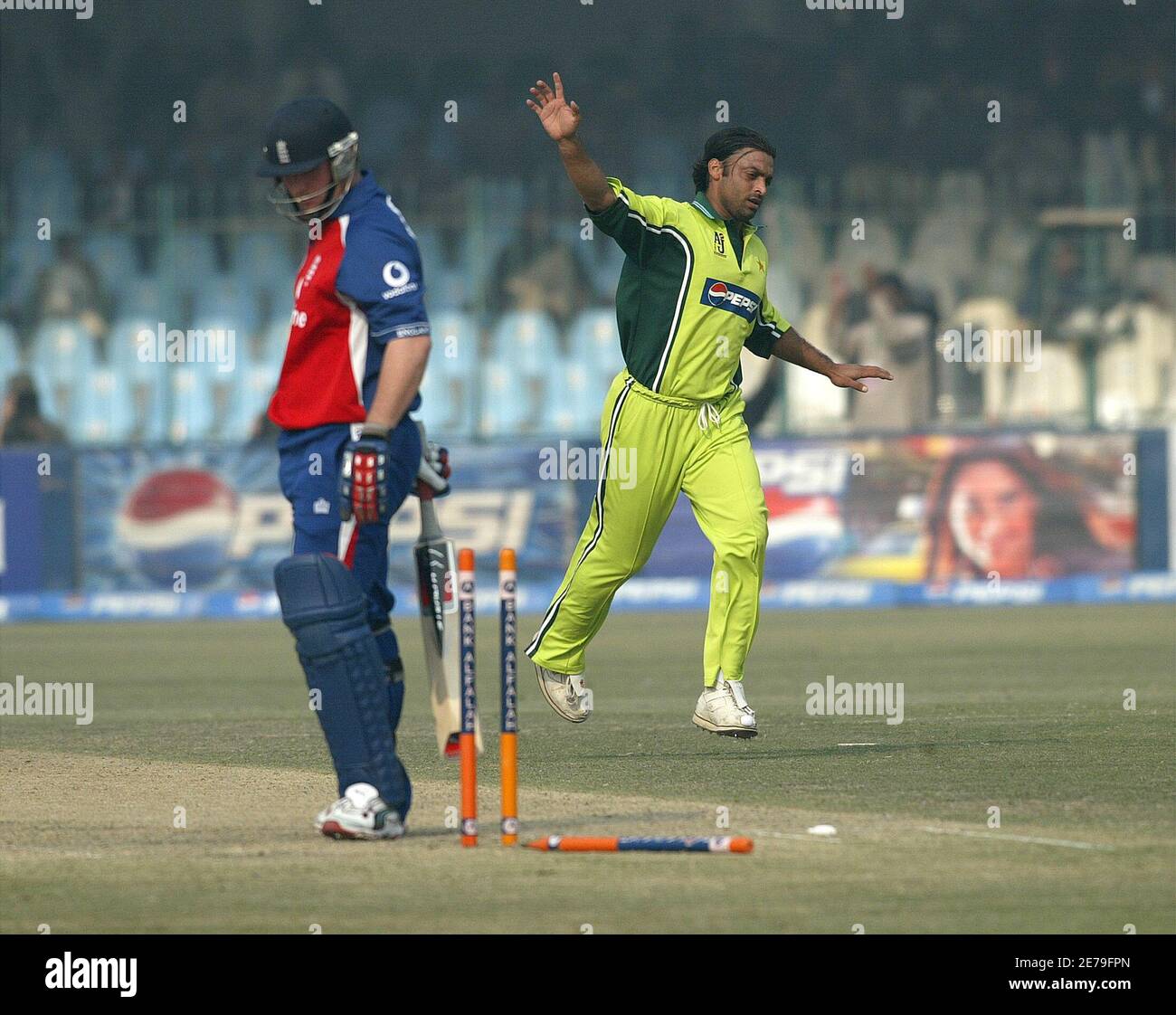 Cricket england ian blackwell hi-res stock photography and images - Alamy