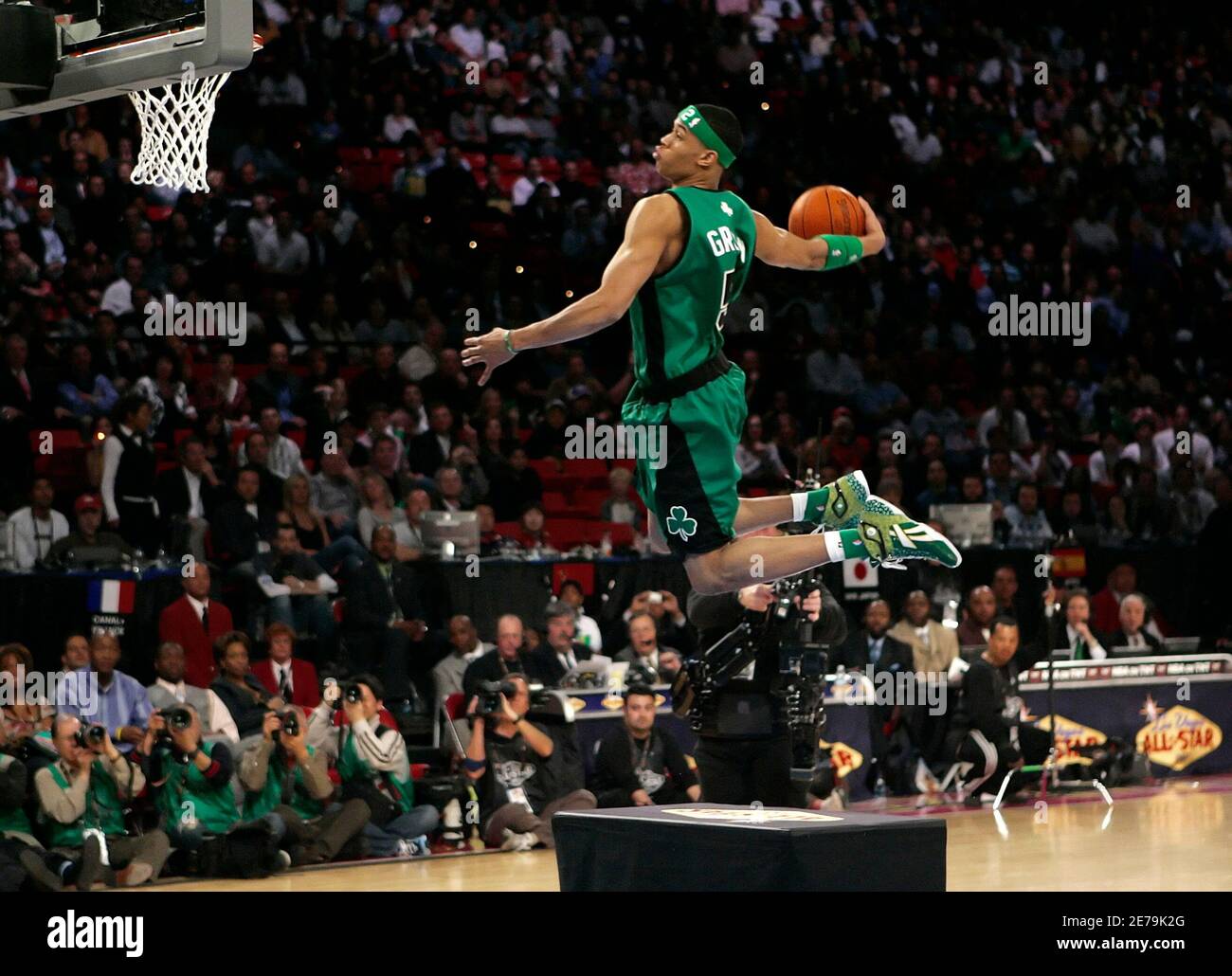 Slam dunk contest hi-res stock photography and images - Alamy