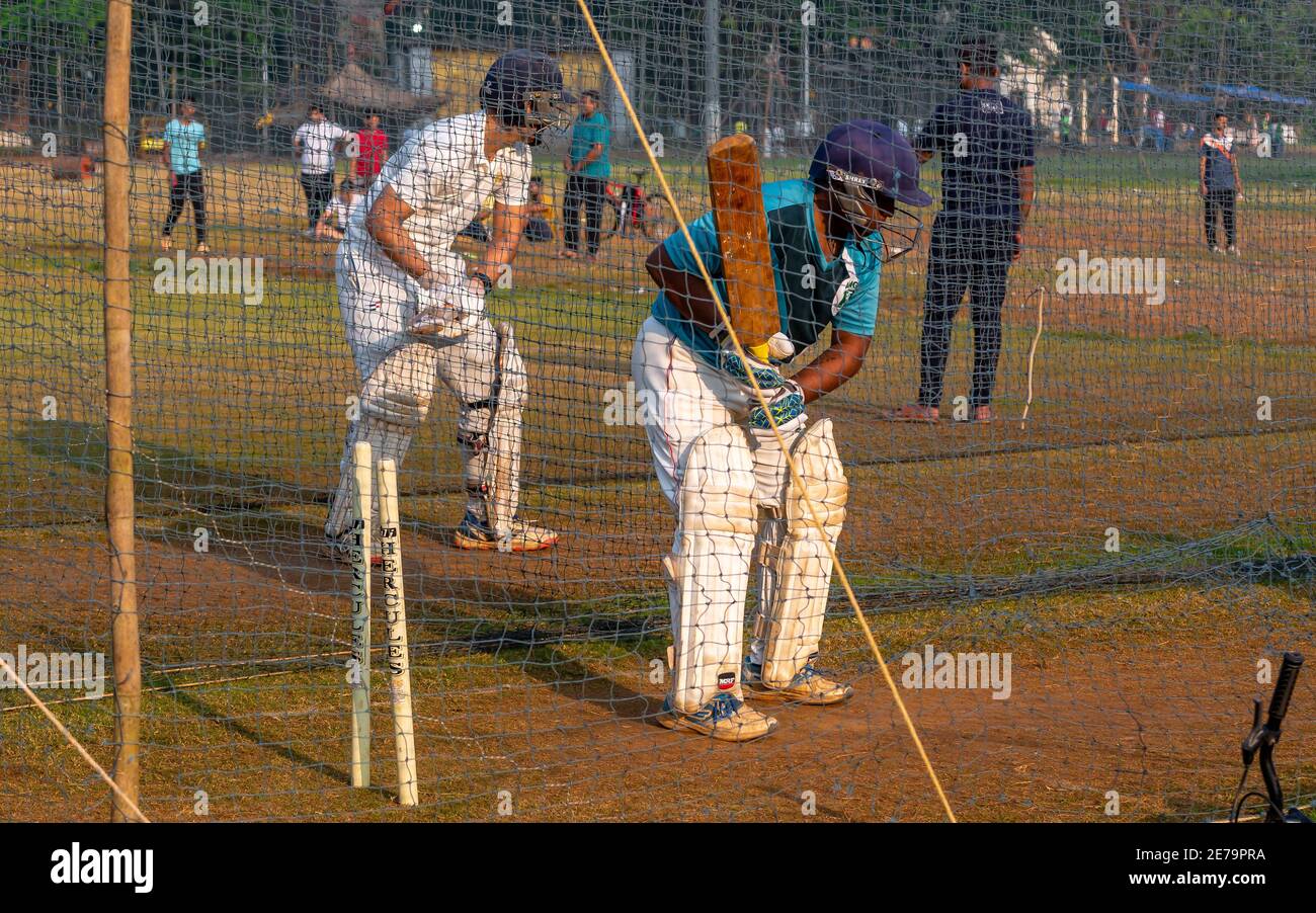 Boys cricket practice net hi-res stock photography and images - Alamy