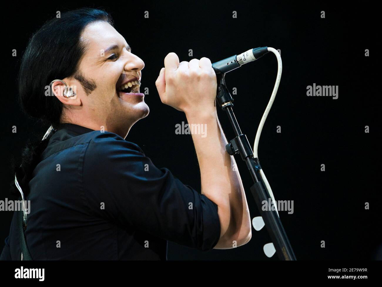 Lead singer band placebo hi-res stock photography and images - Alamy