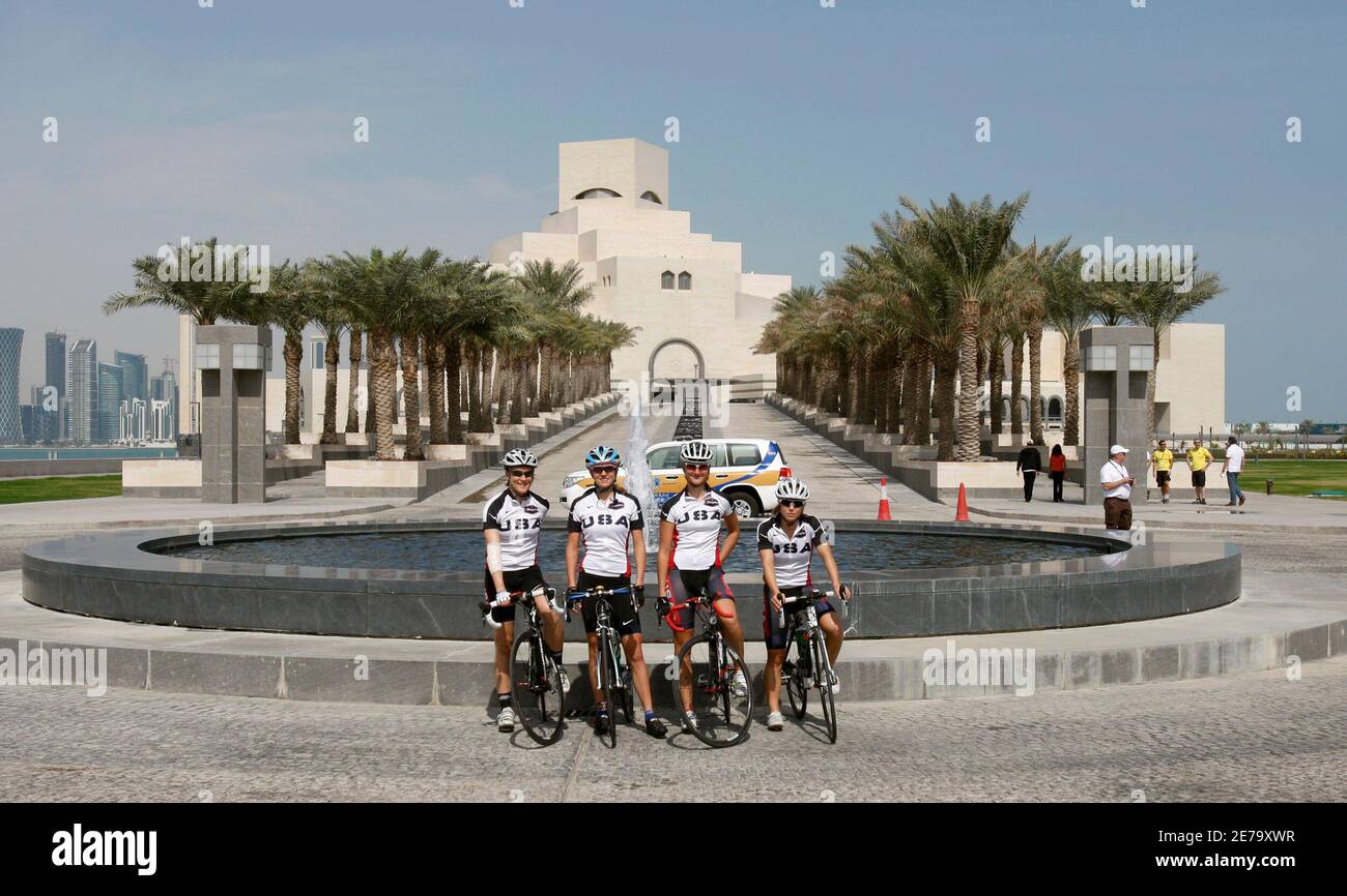 Qatar museum of islamic art tour hi-res stock photography and images ...