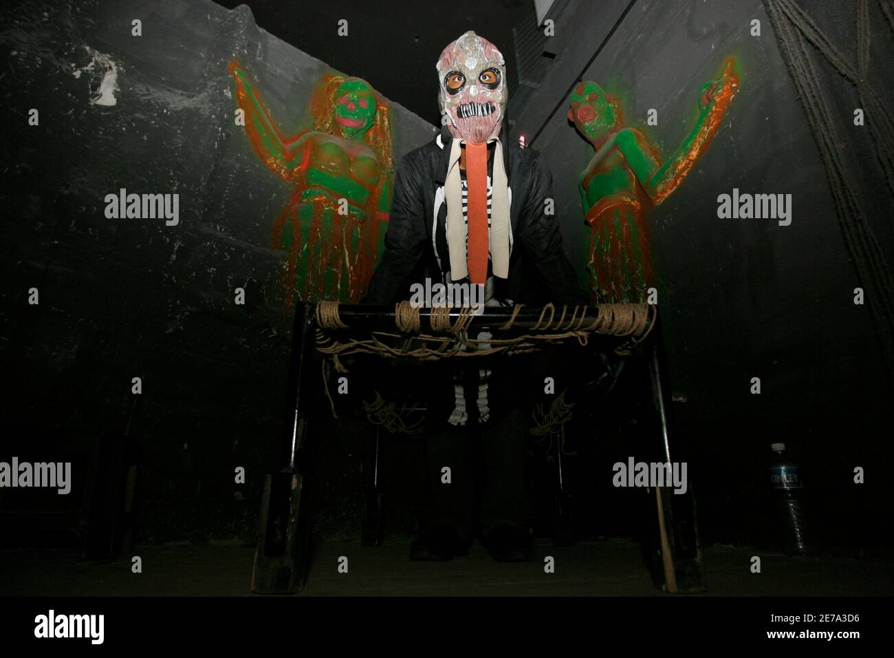 House on the props hi-res stock photography and images - Alamy