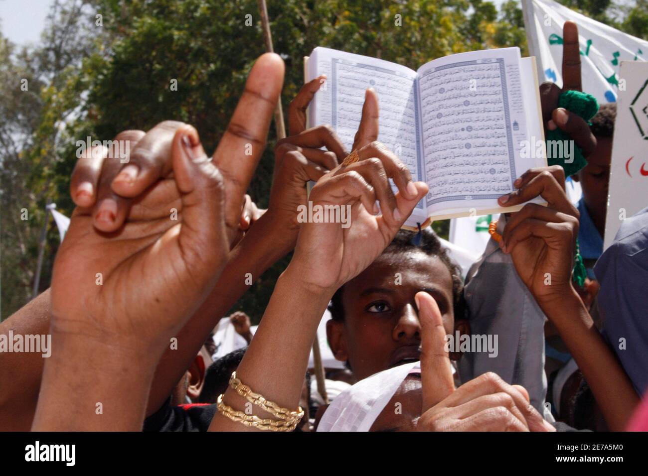 Prophet mohammed cartoon hi-res stock photography and images - Alamy