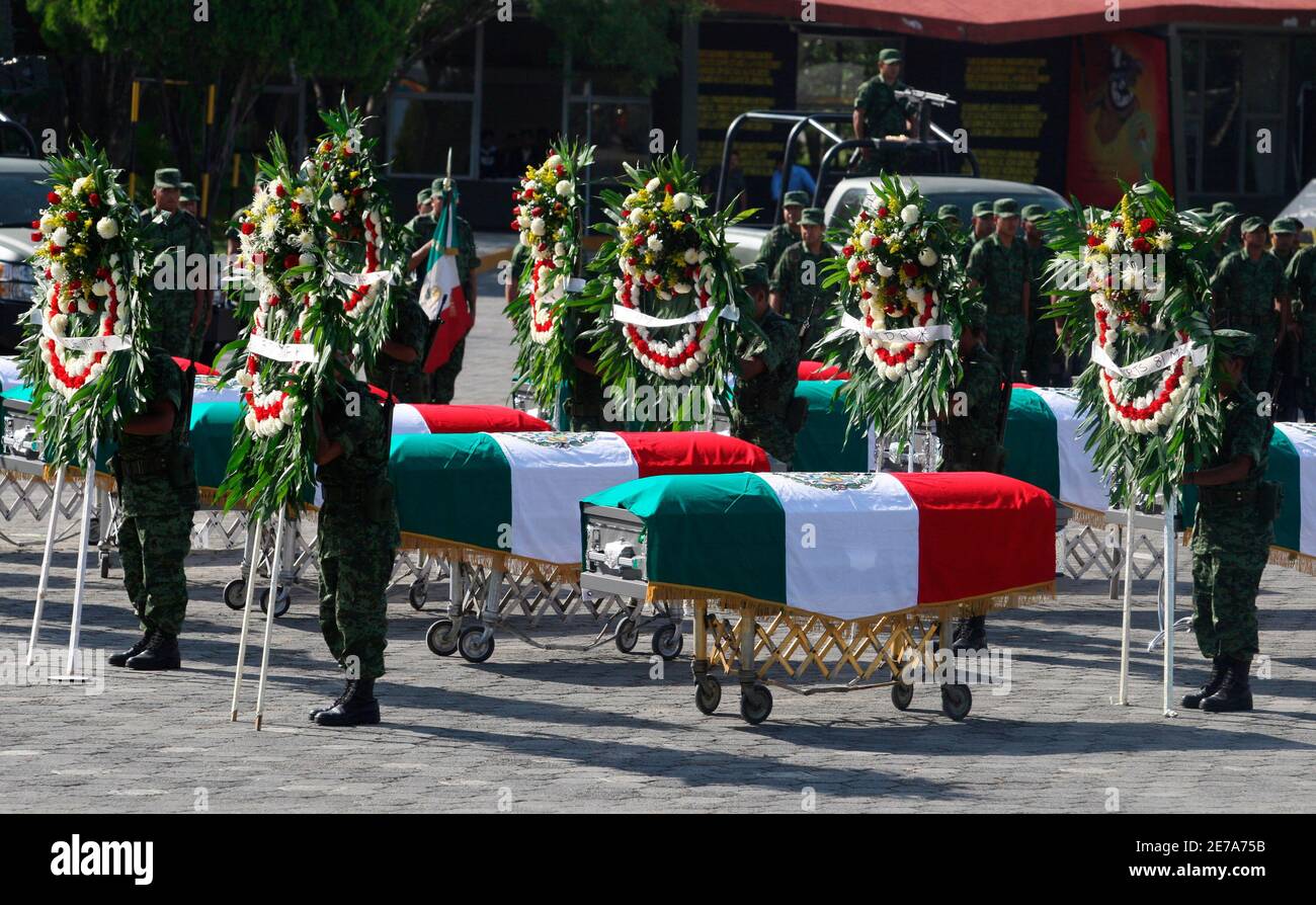 Ten soldiers hi-res stock photography and images - Alamy