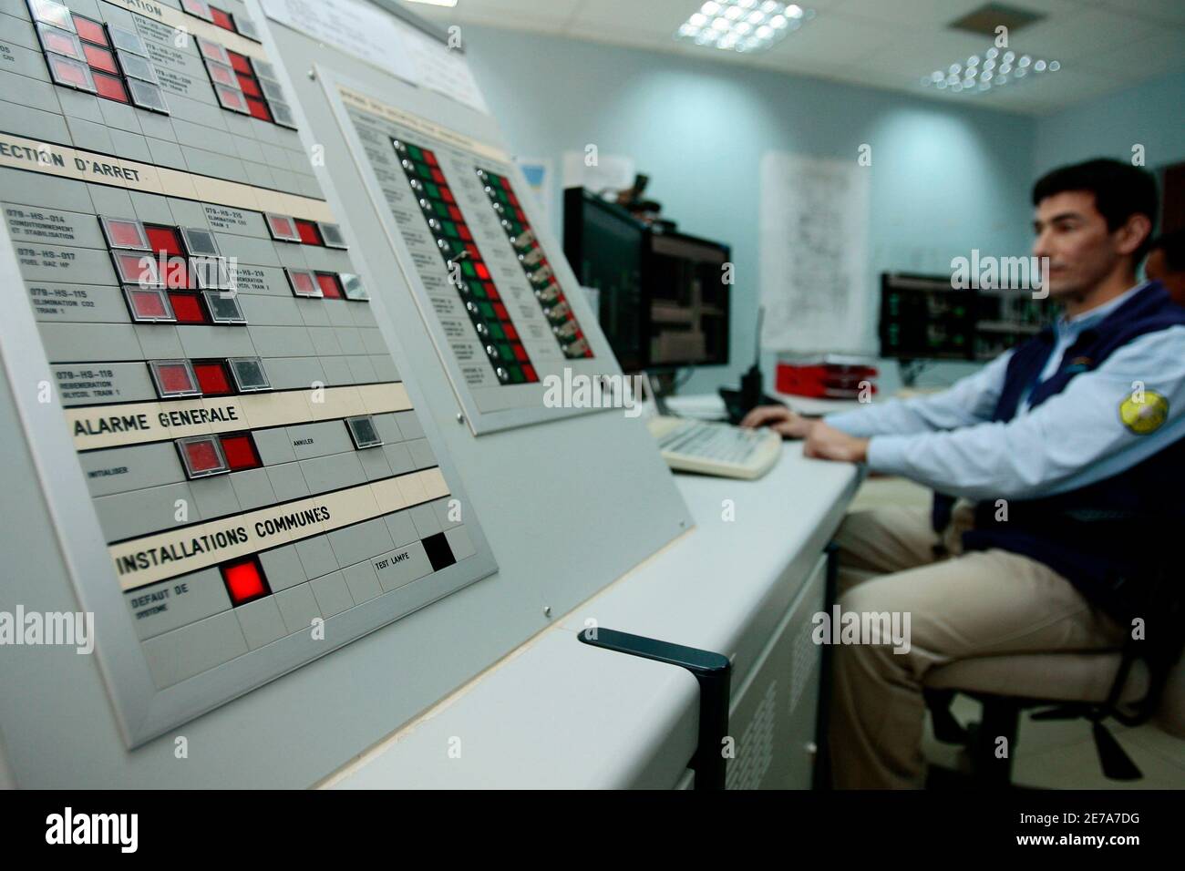Oil and gas control room technician hi-res stock photography and images ...