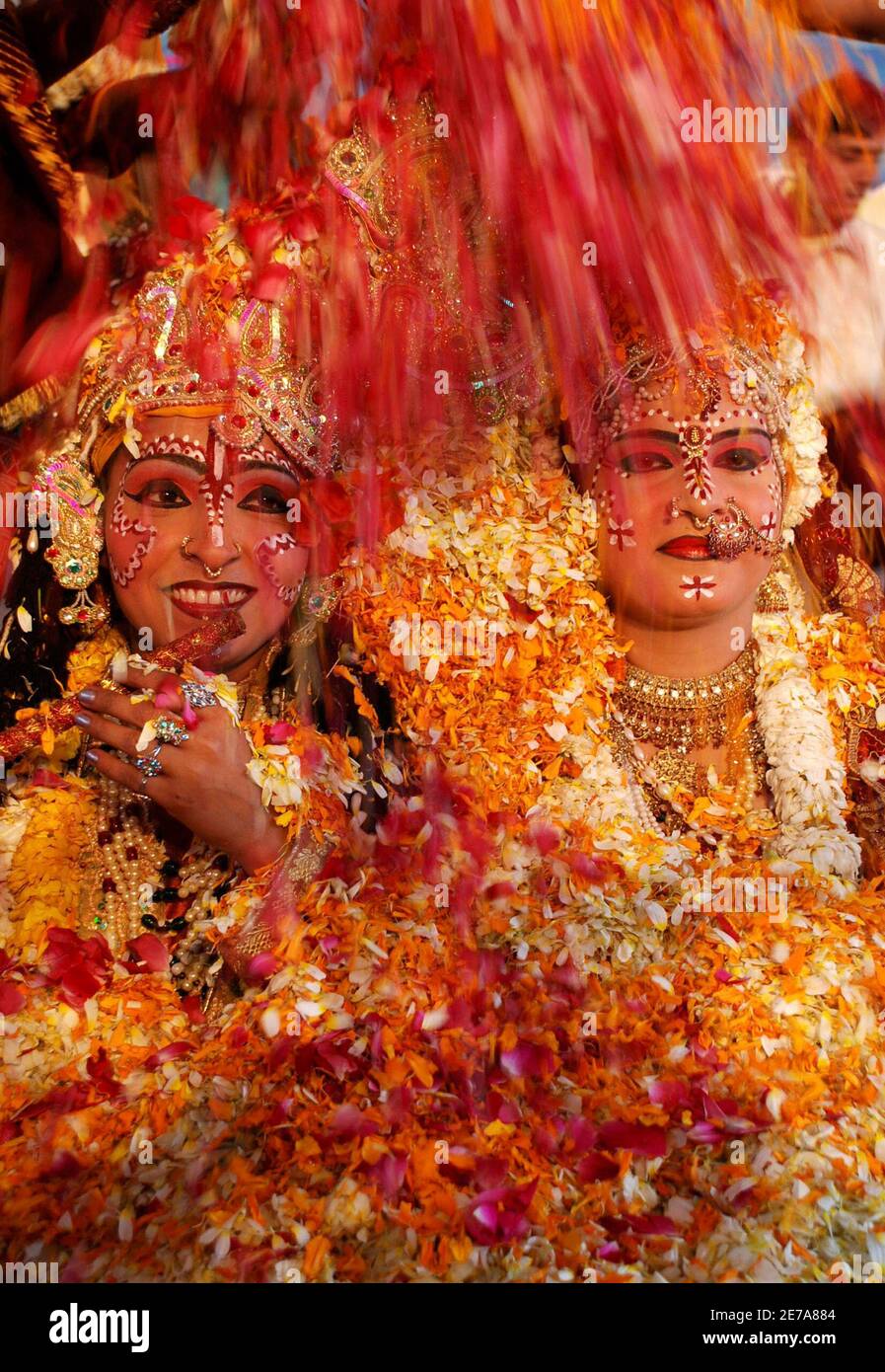 Radha krishna holi hi-res stock photography and images - Alamy