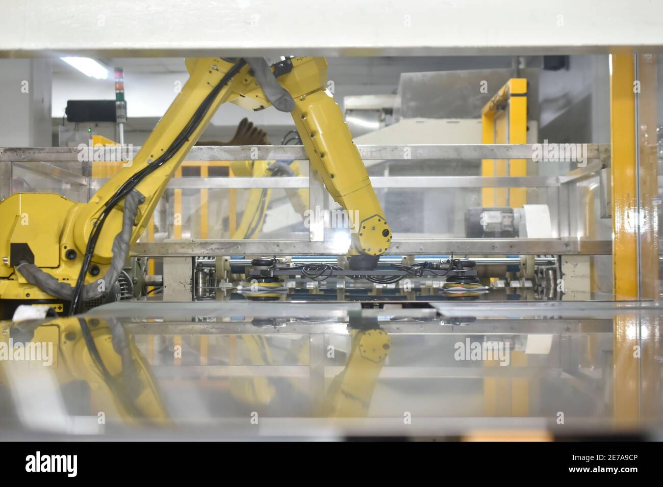Machine robot automotive working in factory industrial Stock Photo - Alamy