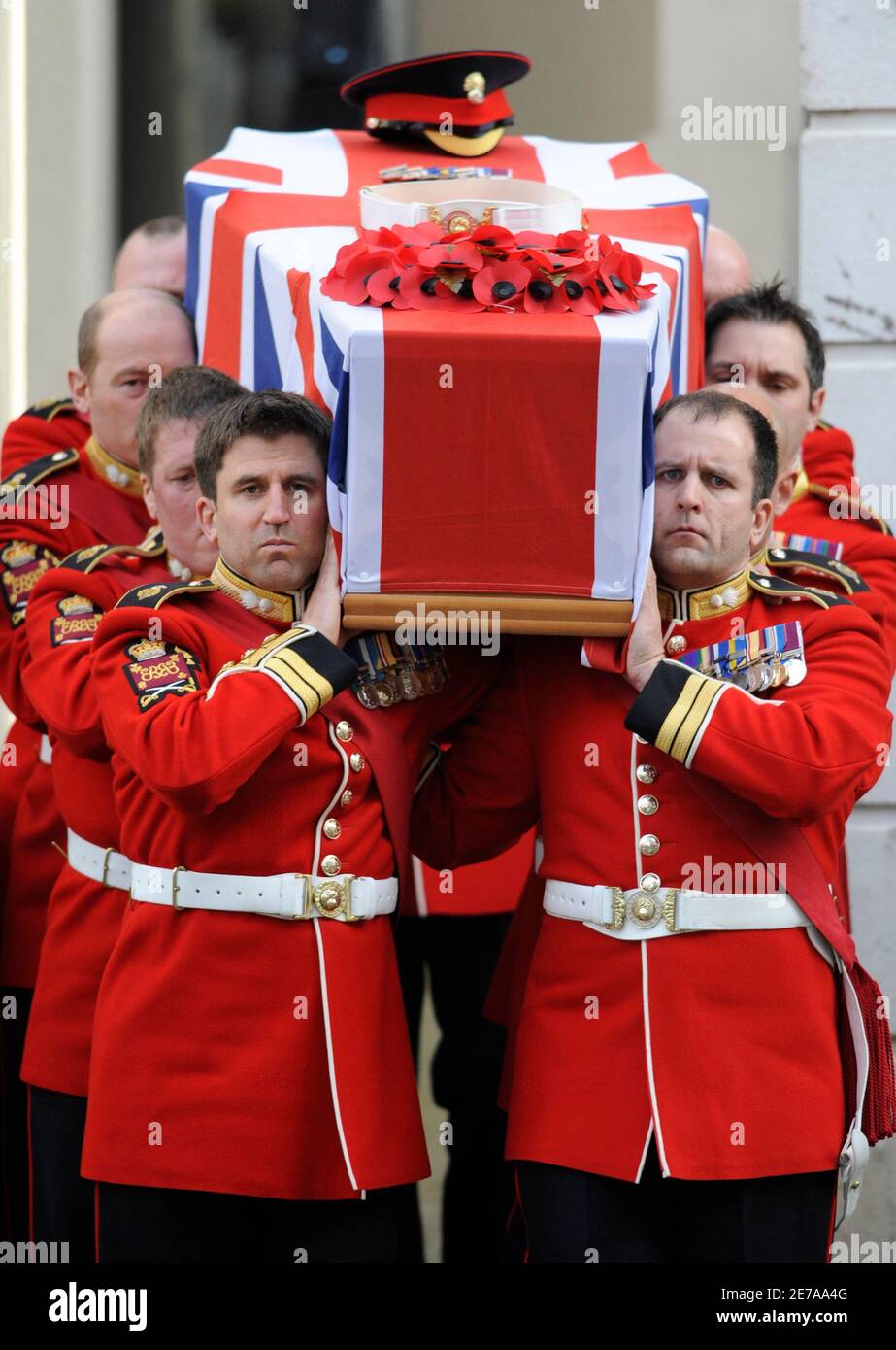 Grenadier guards and afghanistan hi-res stock photography and images ...
