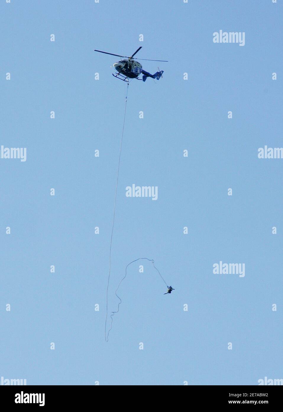 Jumping from helicopter hi-res stock photography and images - Alamy